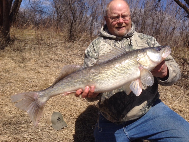 Devils Lake Fishing Guide in North Dakota for Walleyes and Pike